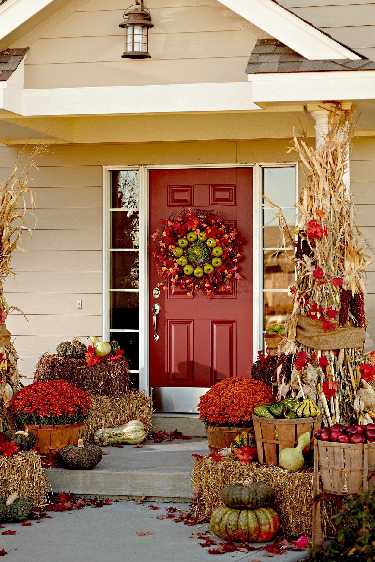 25 Fall Porch Decorating Ideas For a Cozy and Welcoming Entrance
