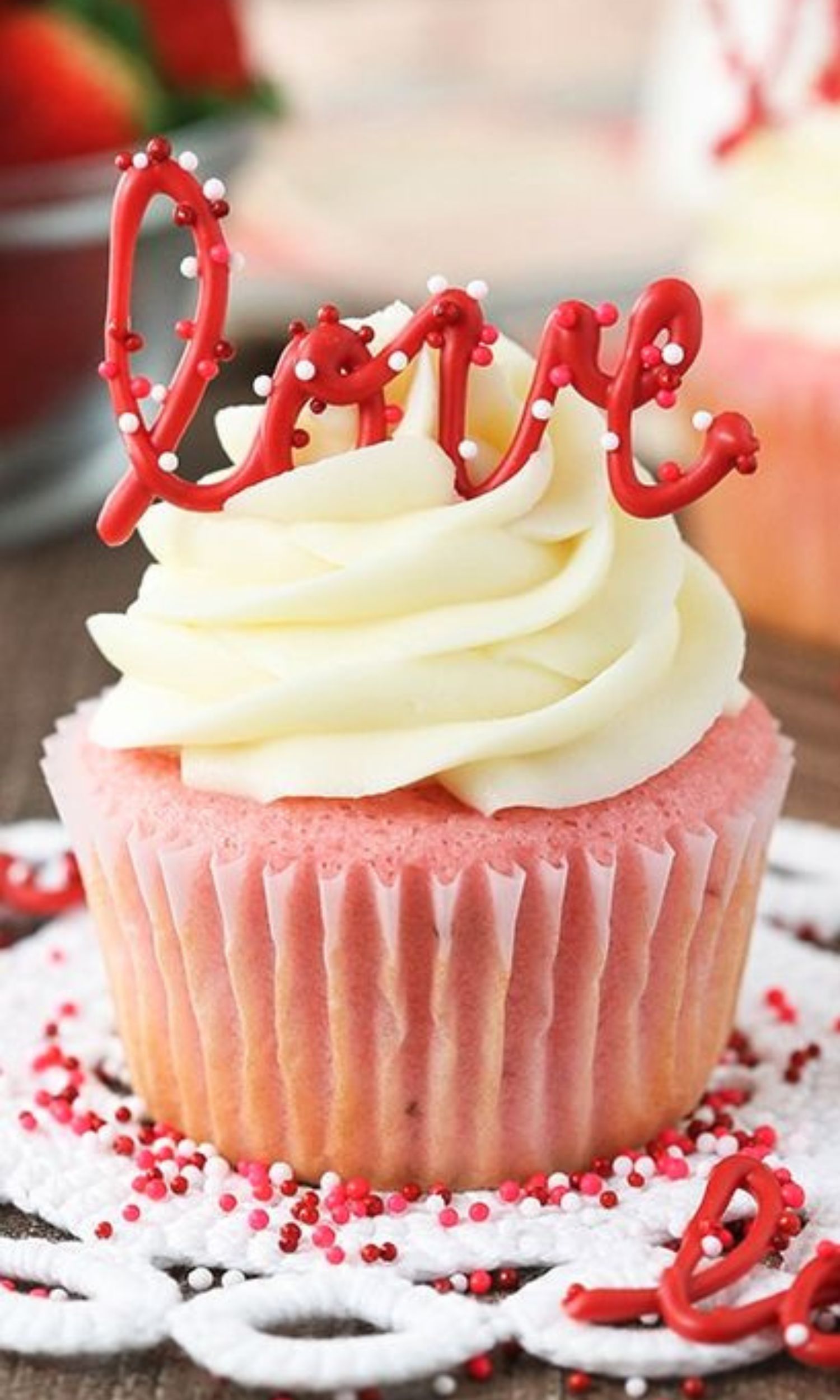 22 Decadent Valentine's Day Cupcakes That Will Melt Hearts