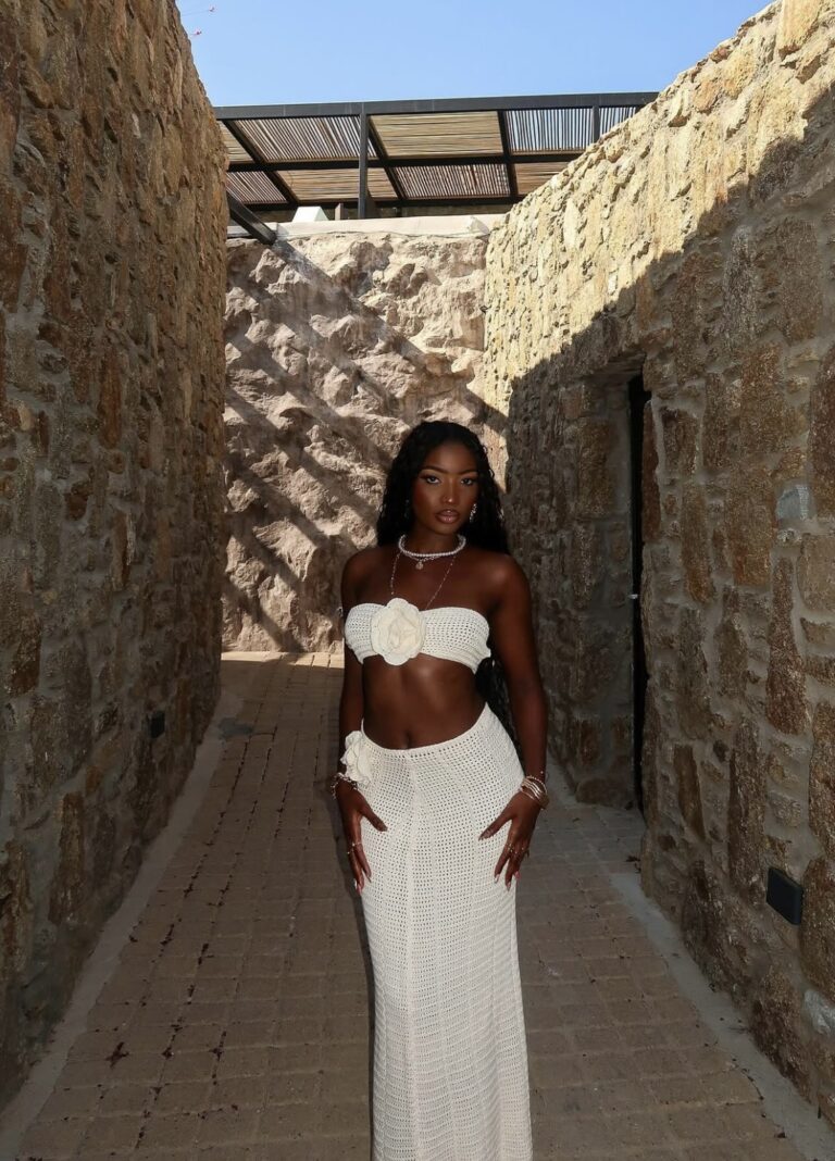 35 Beach Vacation Outfit Ideas To Serve Looks From Sunrise to Sunset