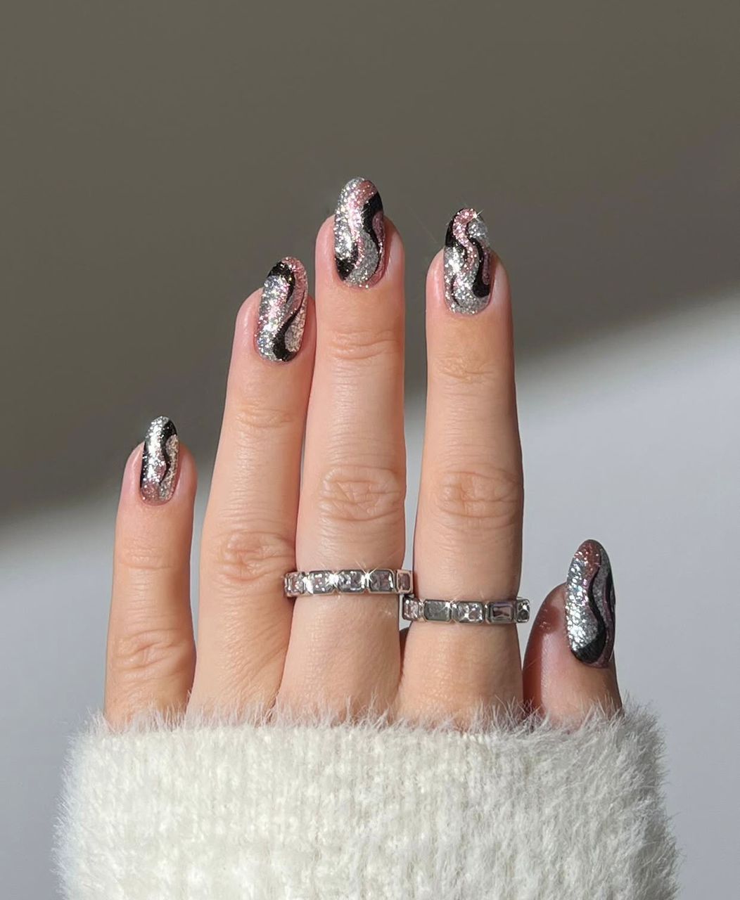 21+ Sparkly New Year's Nail Designs You'll Want to Copy - LIFE PRETTIFIED